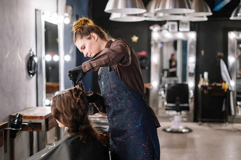 How To Manage A Salon Successfully (Salon Manager Tips)